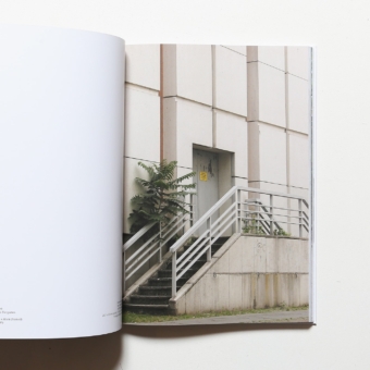 Monuments | Pierre Descamps | nostos books ノストスブックス