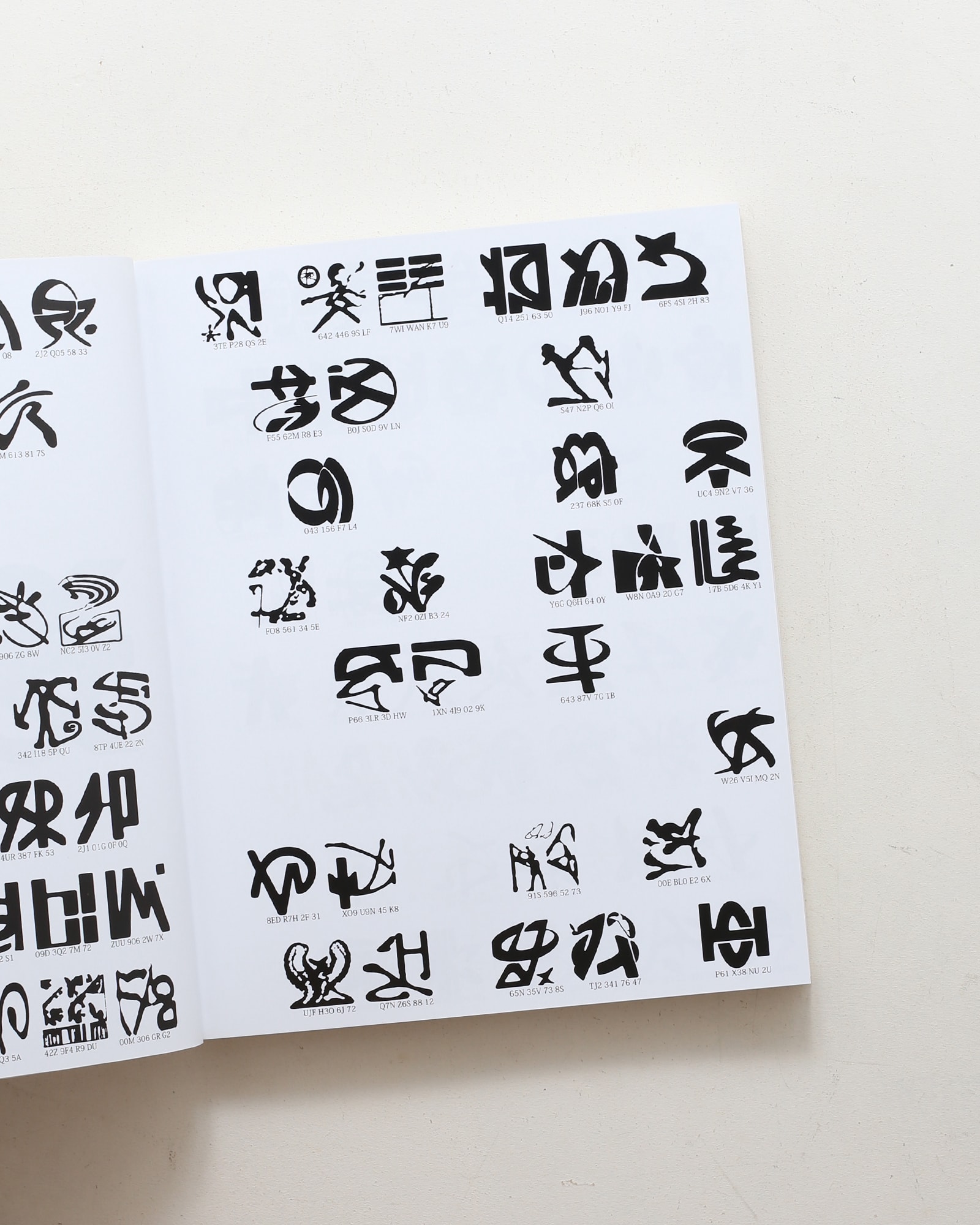 Latent Figures | Jannis Maroscheck | nostos books ノストスブックス